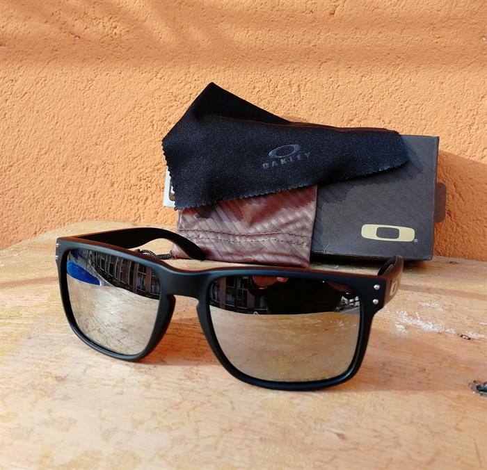 OCCHIALLI OAKLEY MODELLO HOLBROOK