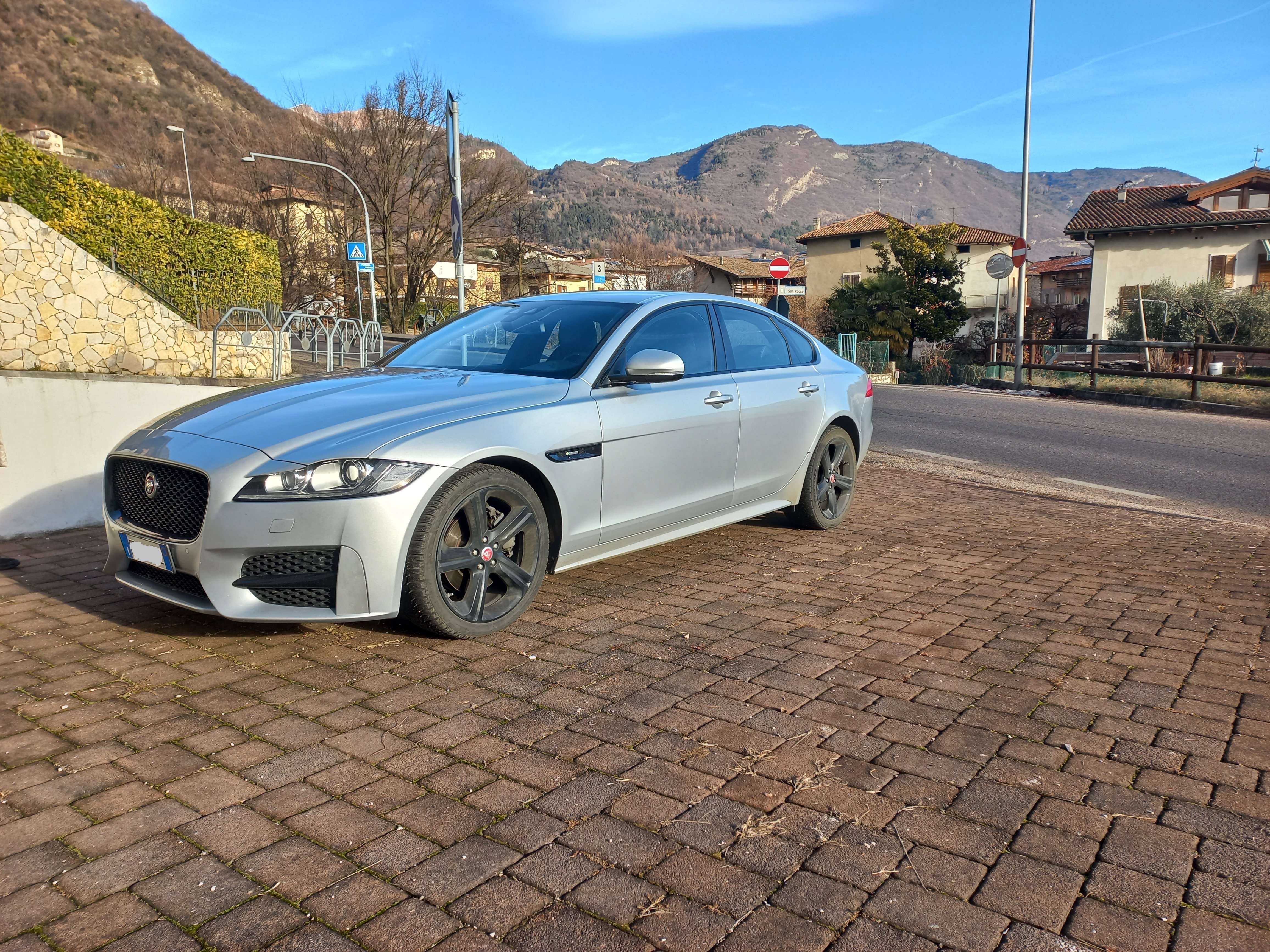 Jaguar XFXF 2.0d i4 R-Sport awd 240cv auto my18