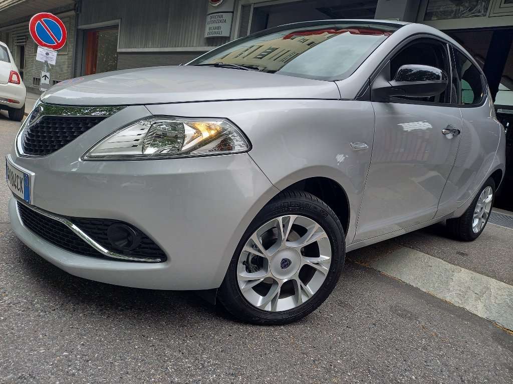 Lancia Ypsilon1.2i 69cv "PLATINUM", 11.000KM, PARI AL NUOVO!