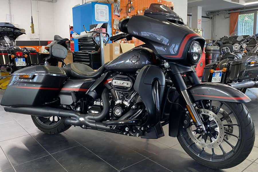 Harley-Davidson CVO LimitedFLHXSE