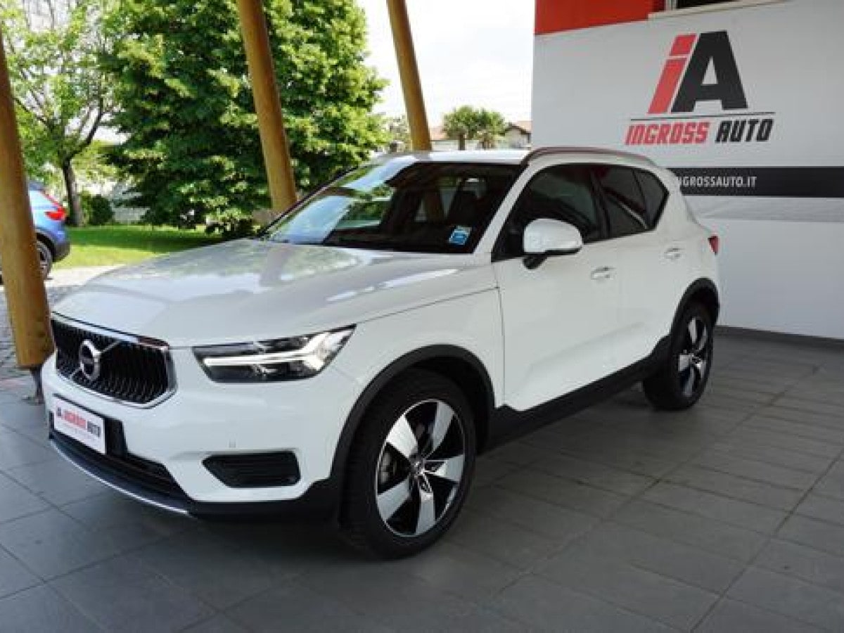 VOLVO XC40 (2017-->) XC40 D3 AWD Geartronic Momentum