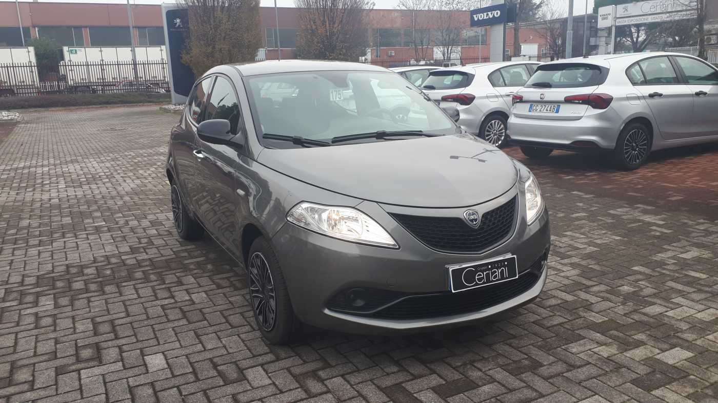 Lancia Ypsilon1.2 69 CV 5 porte S&S Gold