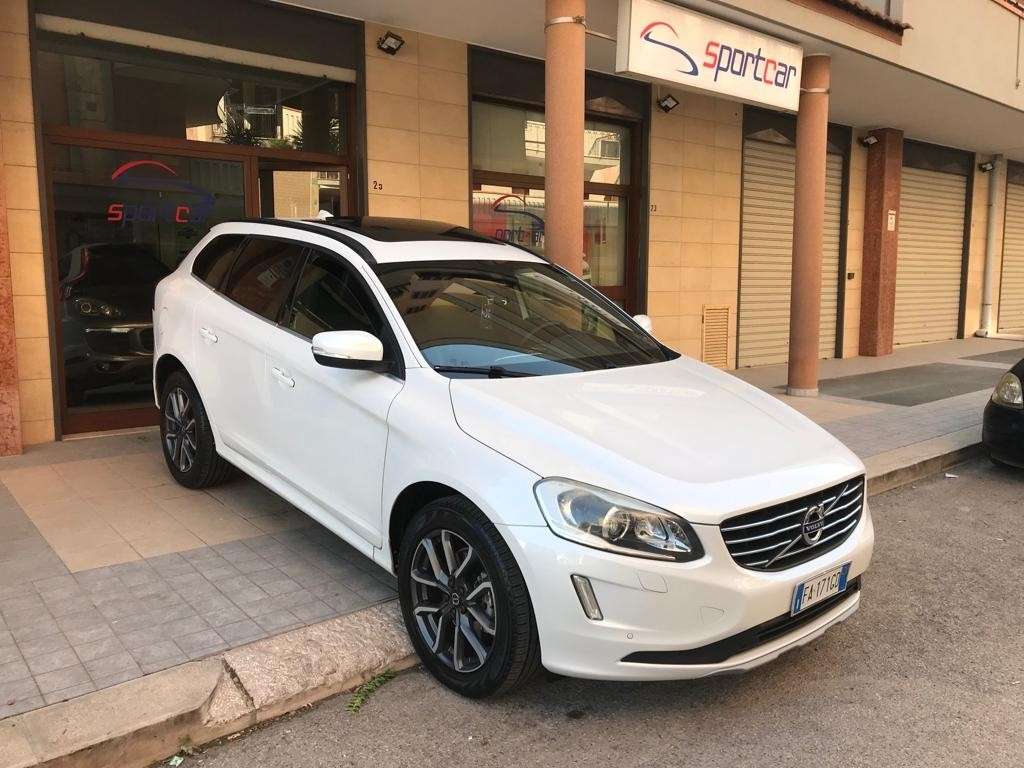 Volvo XC60XC60 D4 Geartronic Momentum TETTO NAVY XENO H/K 19