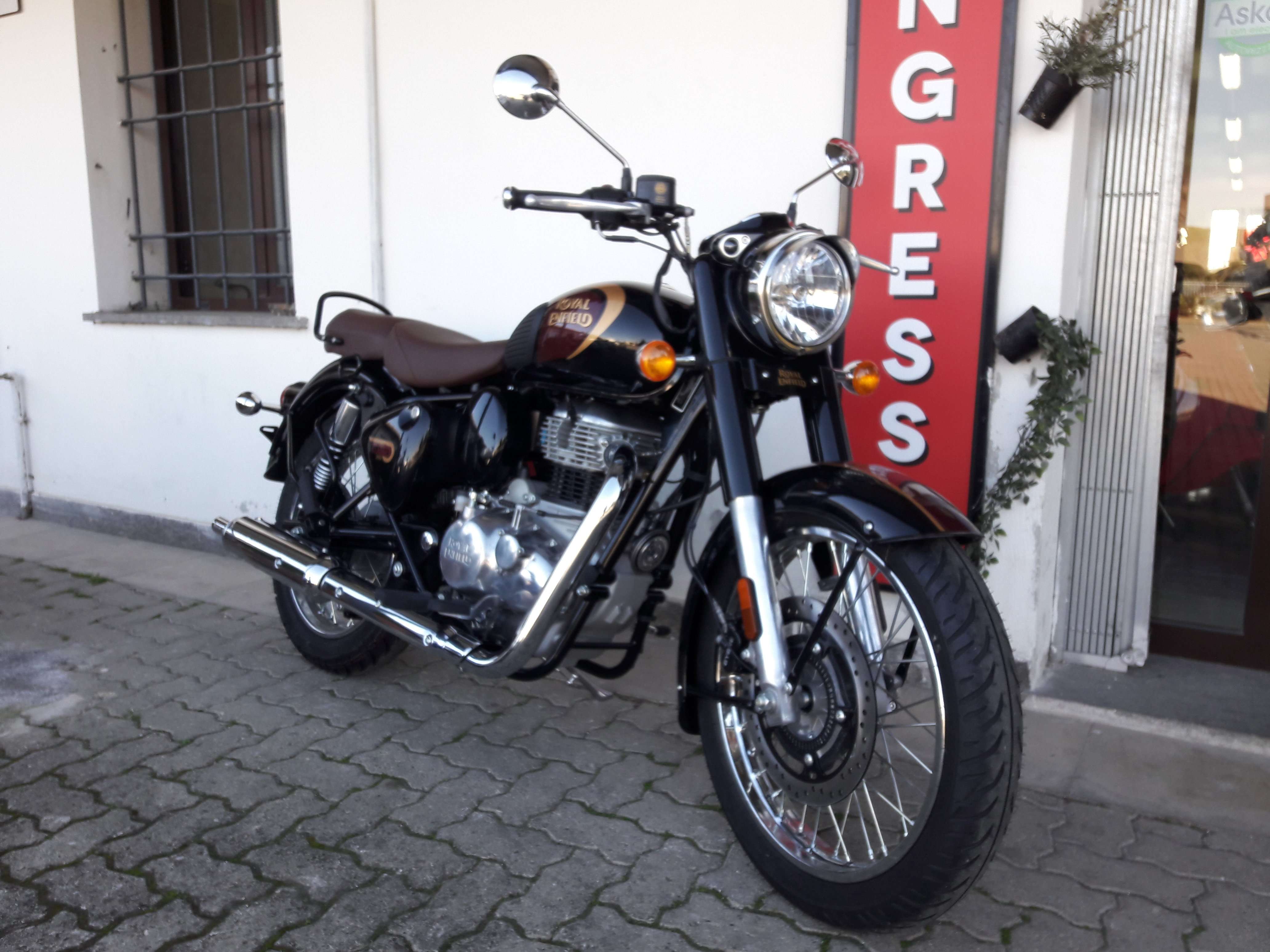 Royal Enfield ClassicRoyal Enfield  Classic 350 Halcyon Black