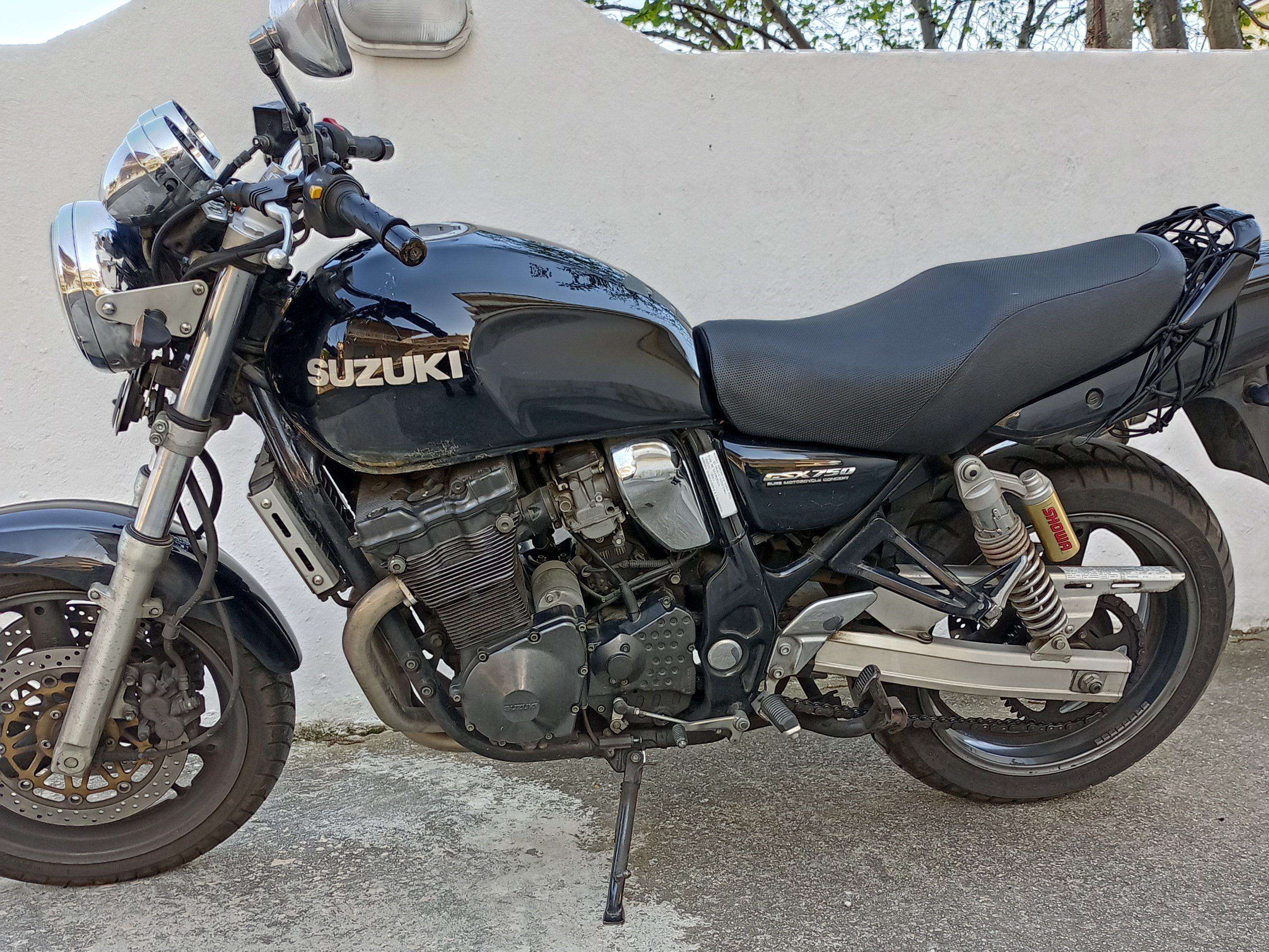 Suzuki GSX 750Inazuma