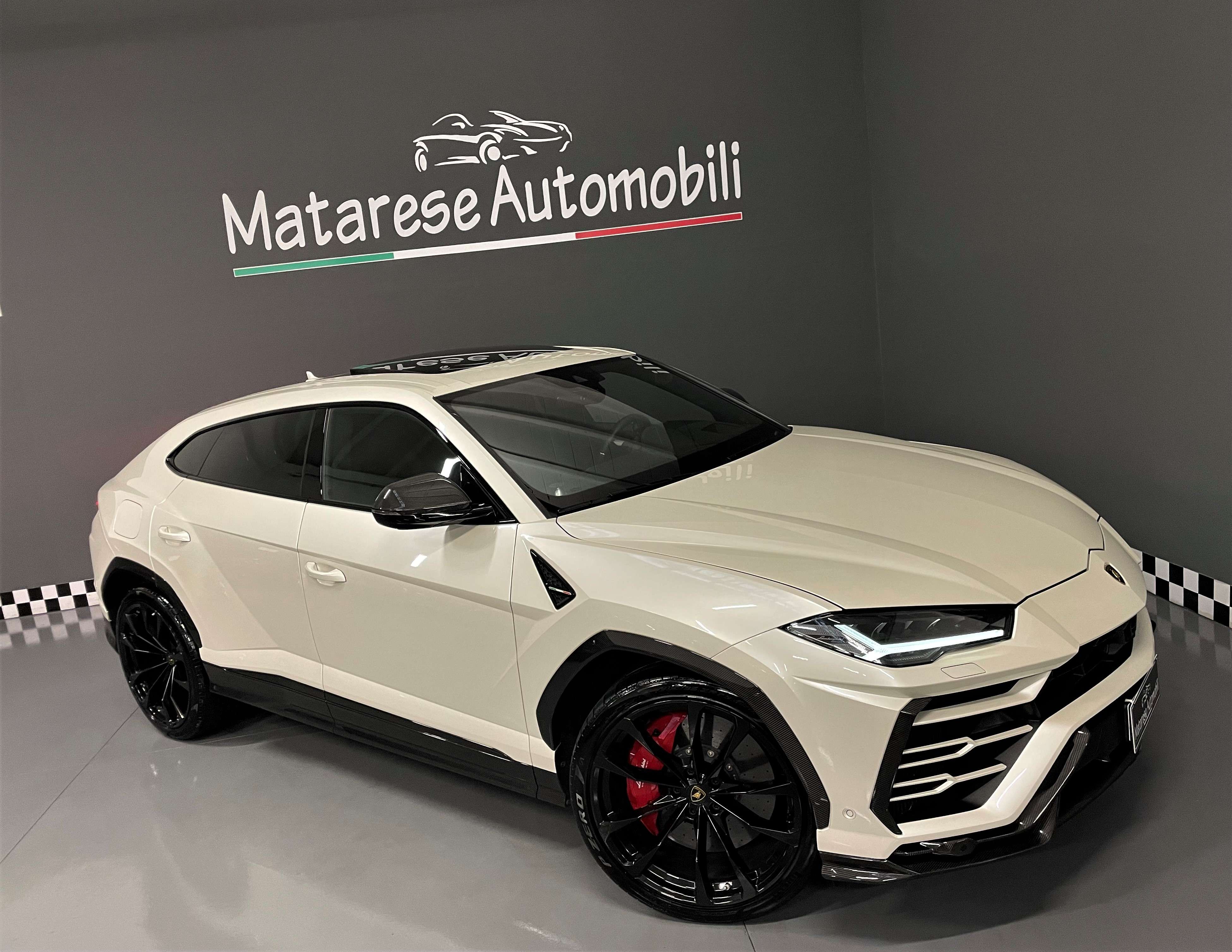 Lamborghini Urus4.0cc V8 650cv Akrapovic FullCarbon **VENDUTA**