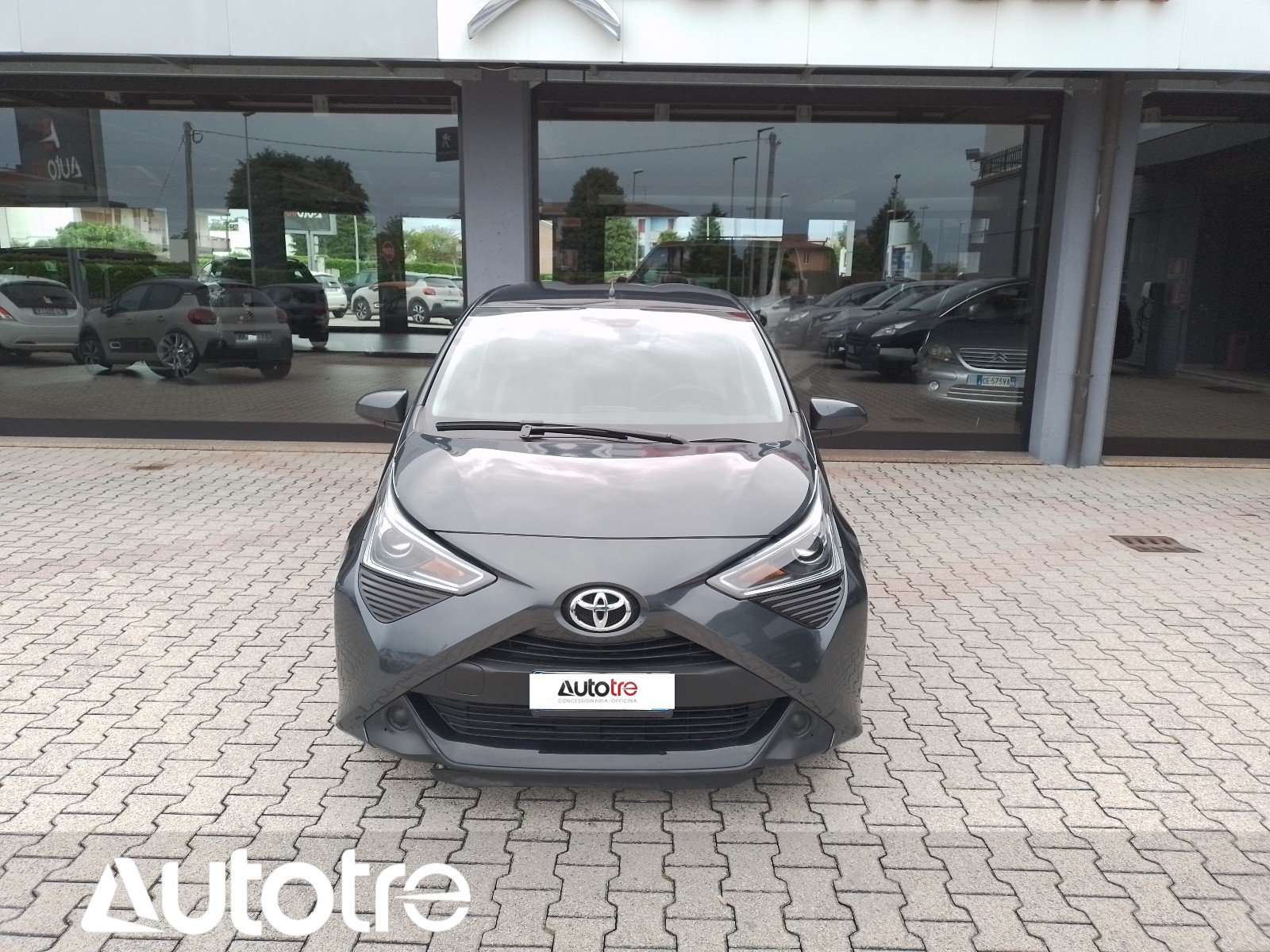 Toyota AygoAygo 5p 1.0 x-business 72cv