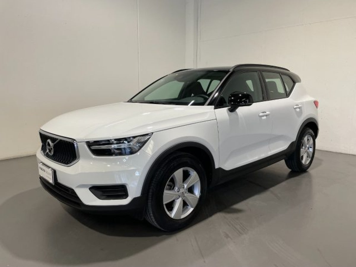 VOLVO XC40 (2017-->) XC40 T2 Momentum Core