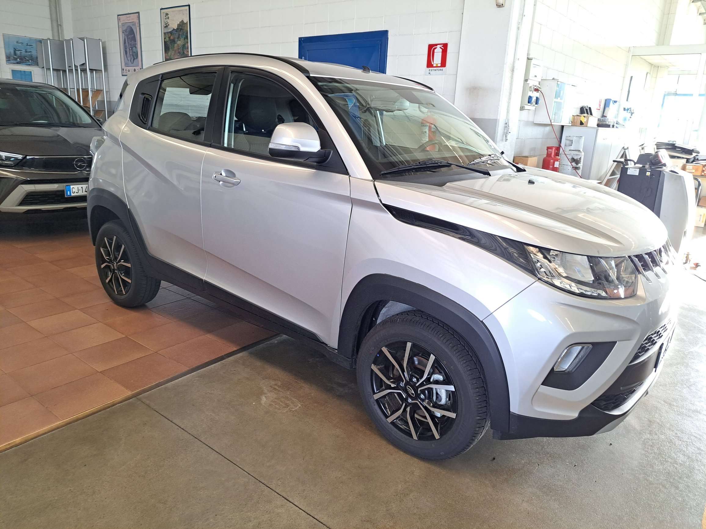 Mahindra KUV1001.2 K8 my20