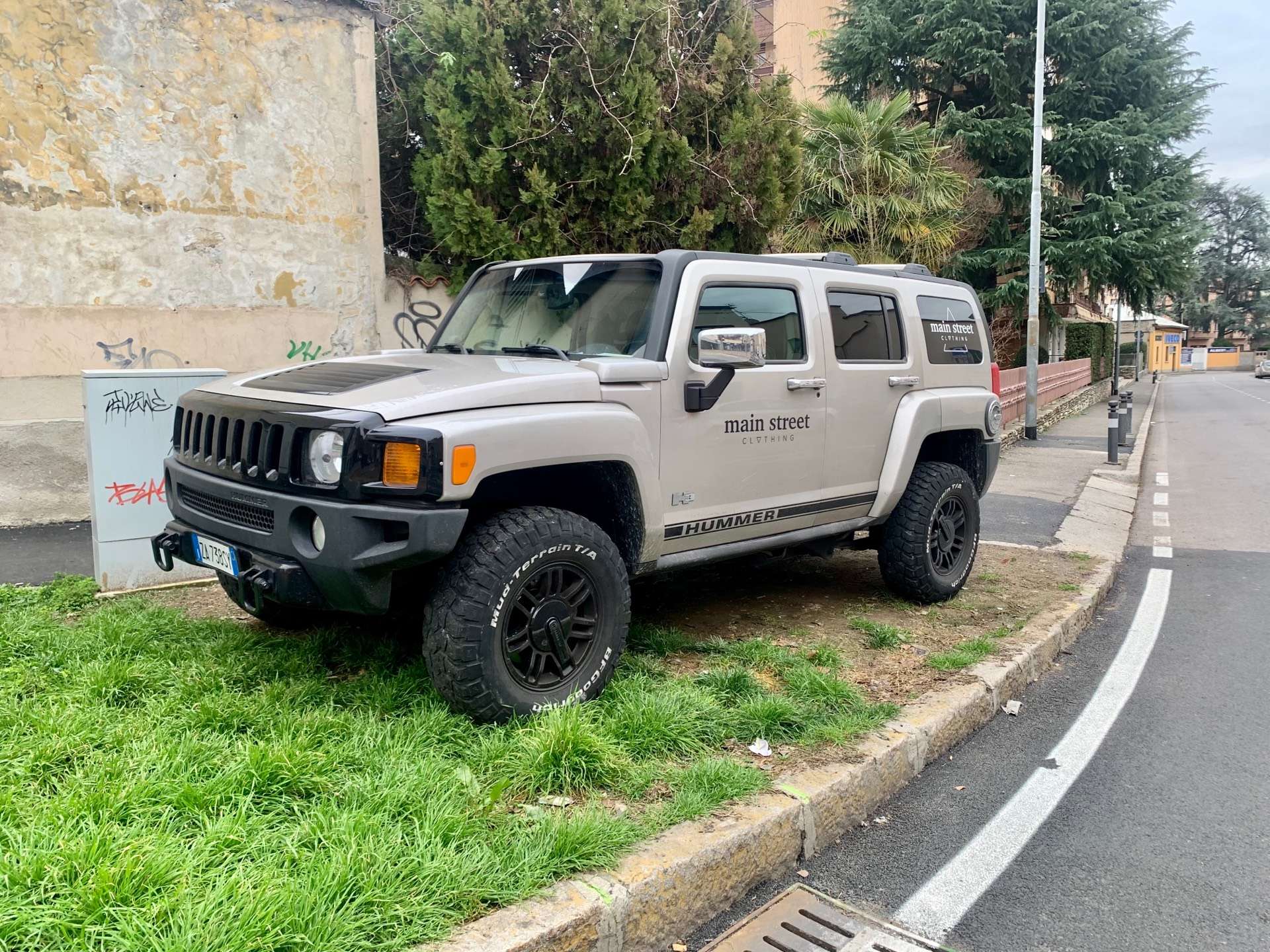 HUMMER H33.7 Luxury auto