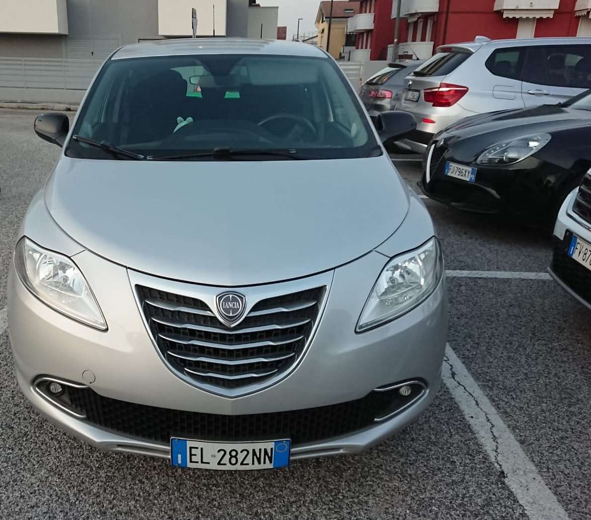 Lancia YpsilonYpsilon 1.2 8v EcoChic GPL gold