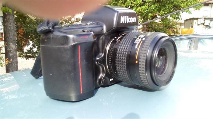 NIKON F90