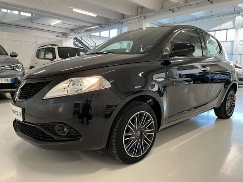 Lancia Ypsilon1.2 69 CV 5 porte GPL Ecochic Gold