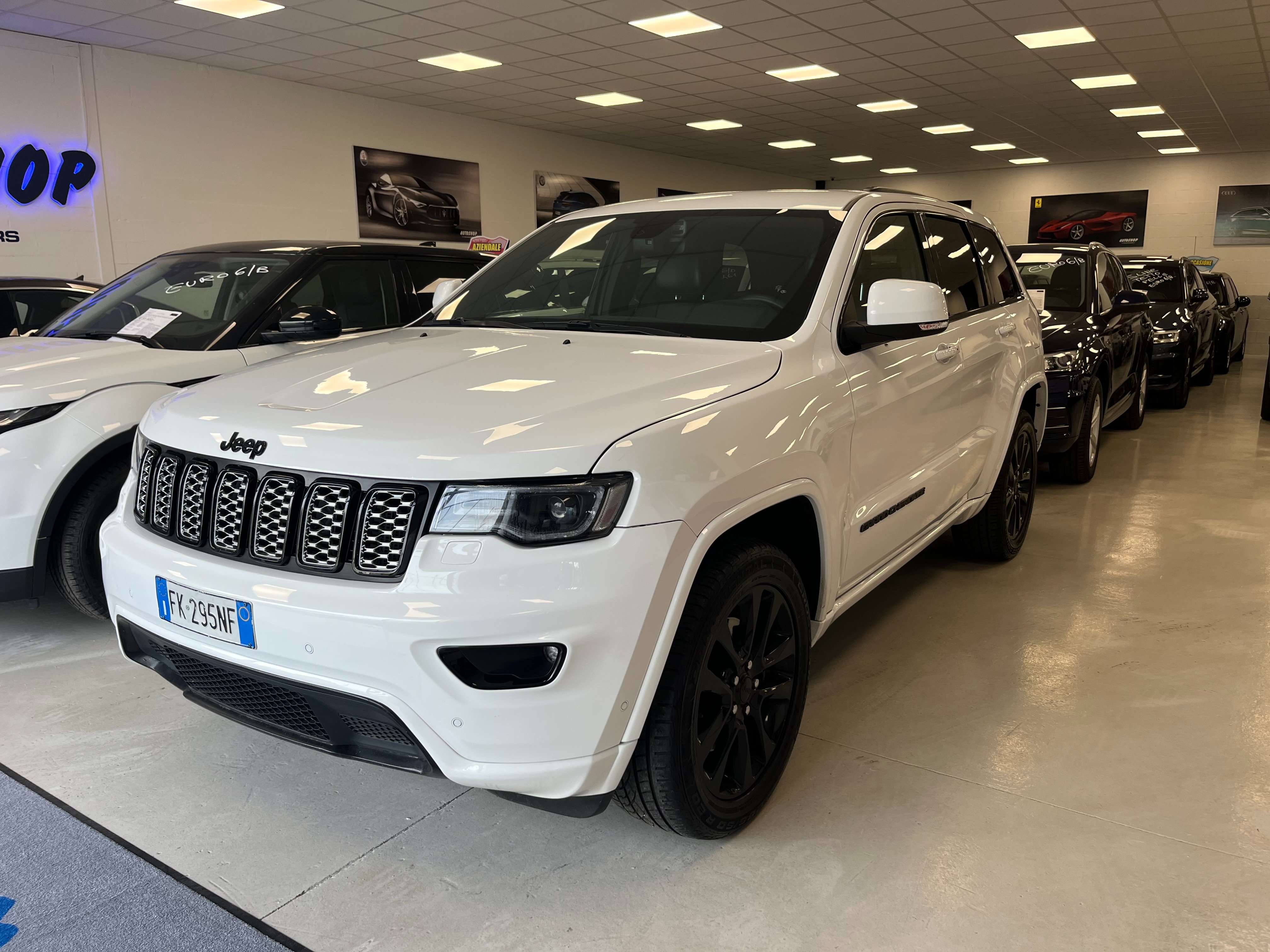 Jeep Grand CherokeeGrand Cherokee 3.0 crd V6  blak