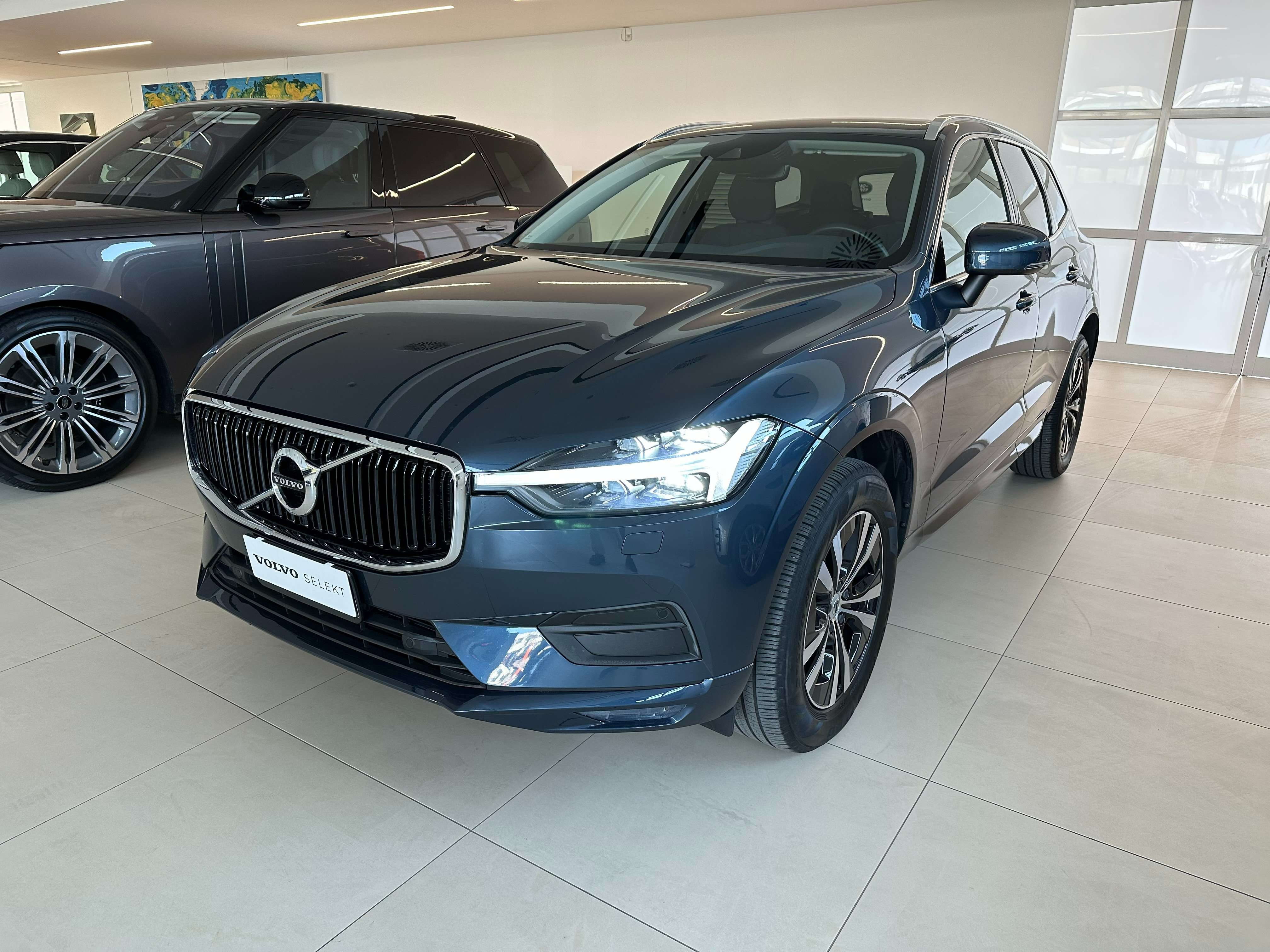 Volvo XC60XC60 2.0 b4 Momentum Pro awd auto