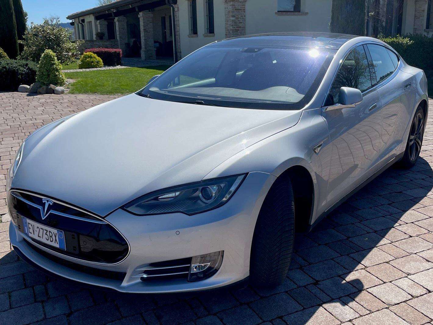 Tesla Model SModel S P85