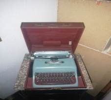 MACCHINA DA SCRIVERE OLIVETTI studio 44