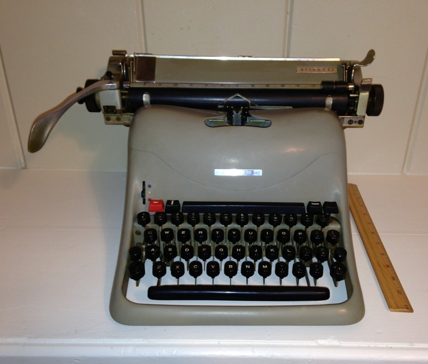 MACCHINA DA SCRIVERE OLIVETTI LEXIKON 80