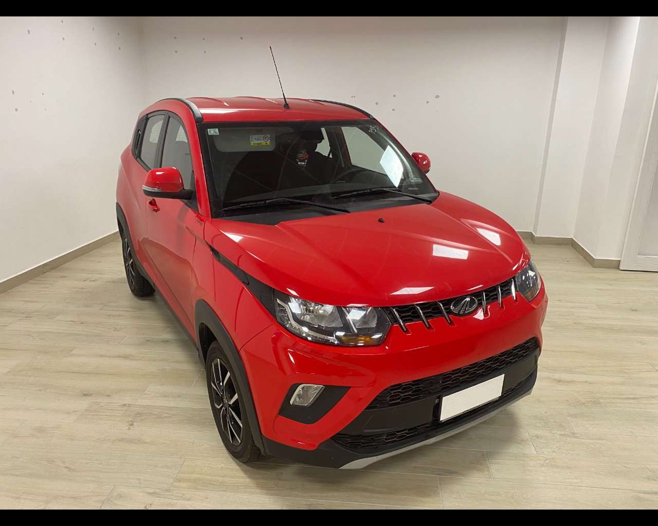 Mahindra KUV1001.2 VVT M-Bifuel(GPL) K8