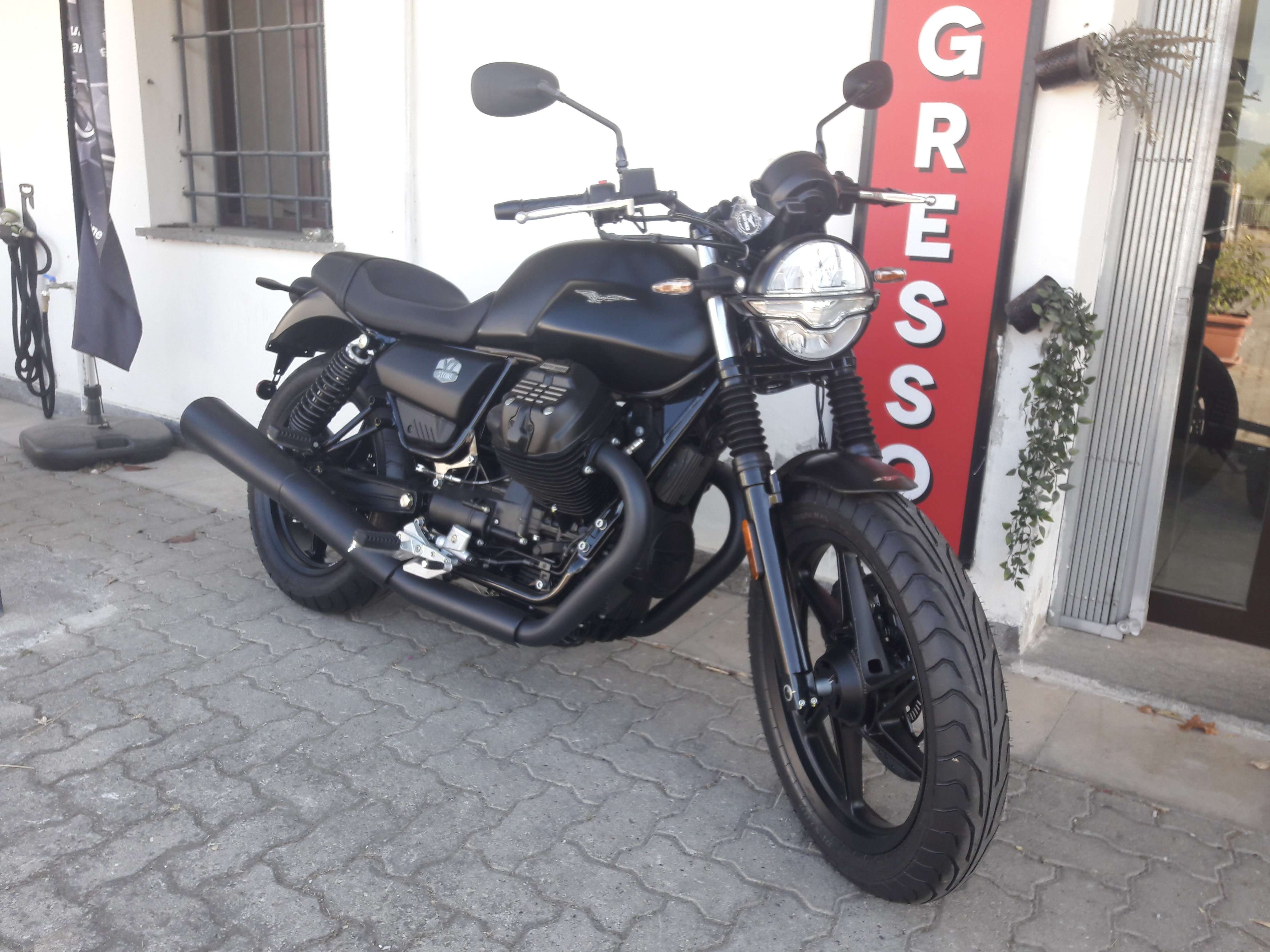 Moto Guzzi V 7MOTO GUZZI V7 STONE NERO RUVIDO EURO5