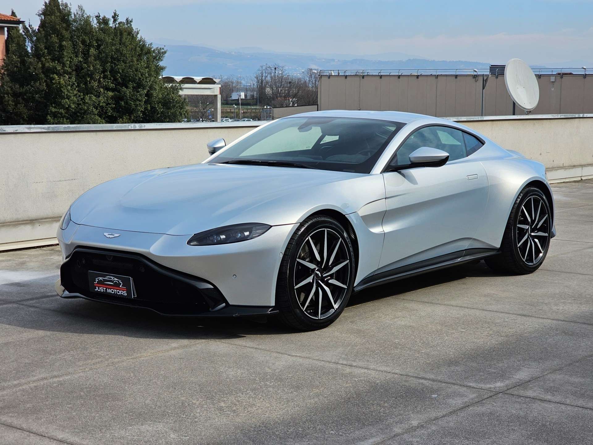 Aston Martin VantageSkyfall Silver