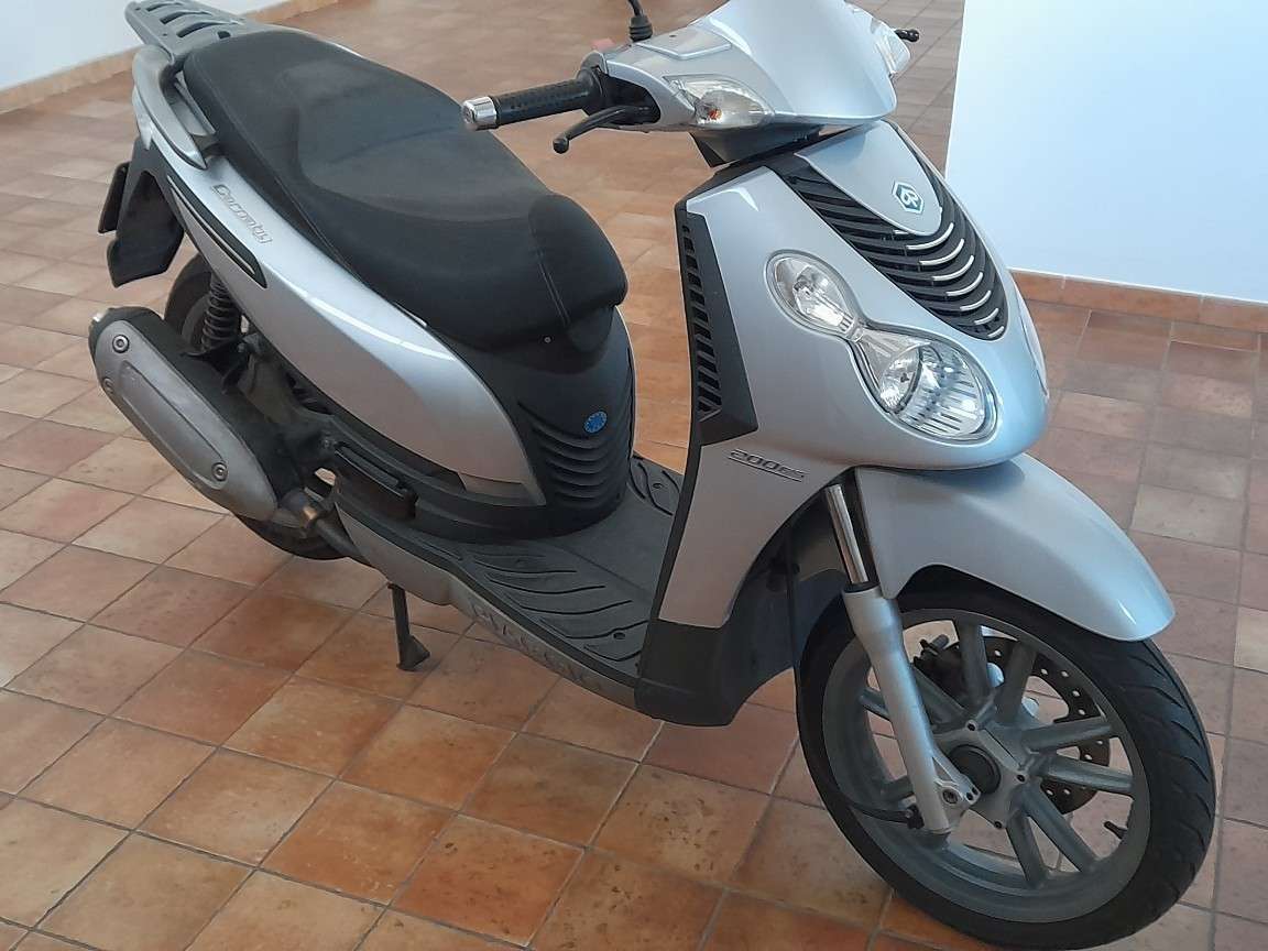 Piaggio Carnaby 200Carnaby