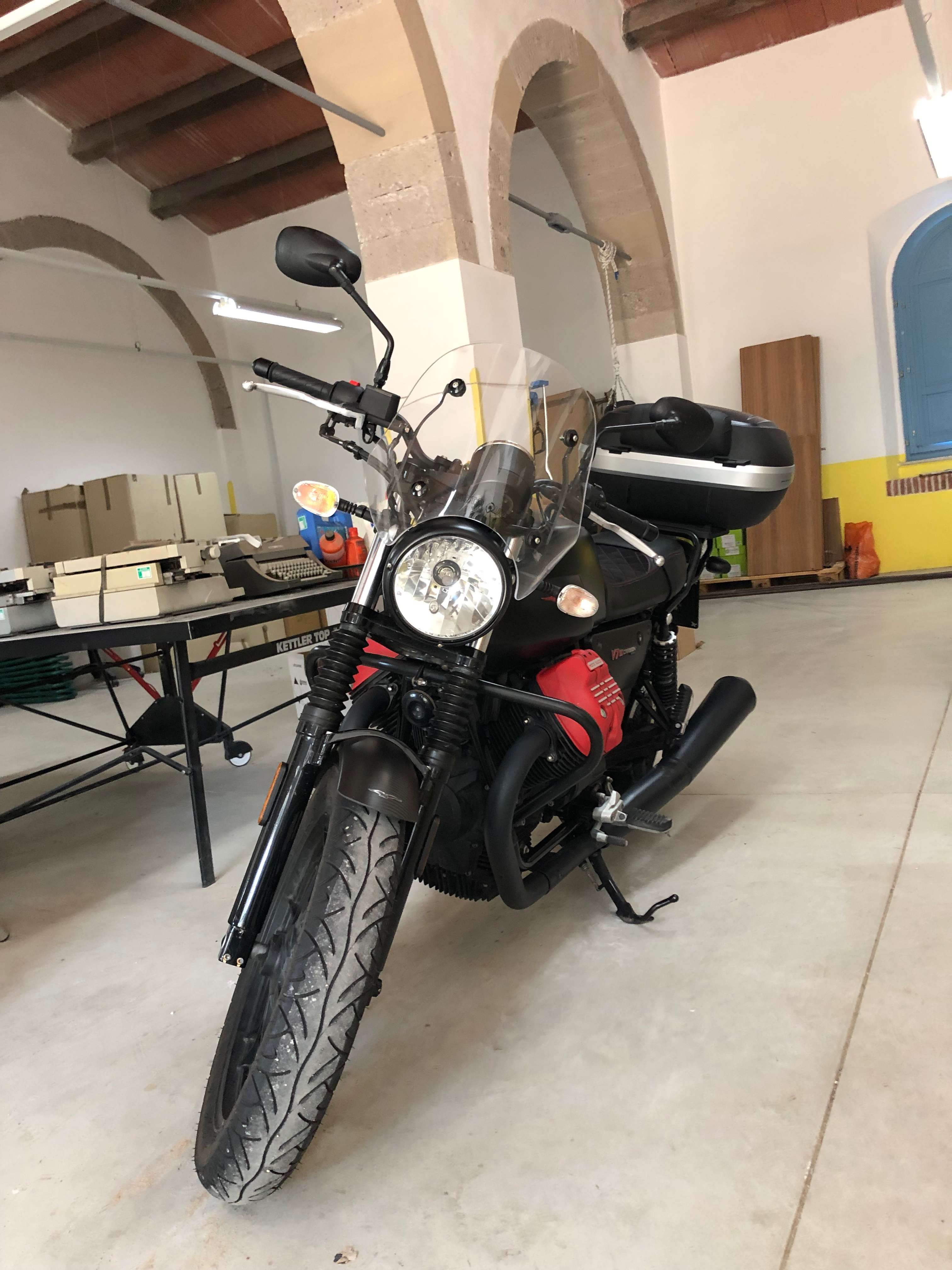 Moto Guzzi V 7III Carbon