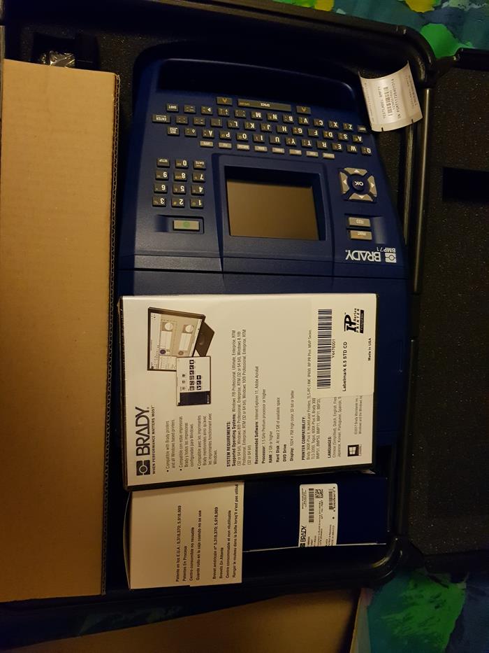 ETICHETTATRICE ELETTRONICA PORTATILE BRADY BMP71