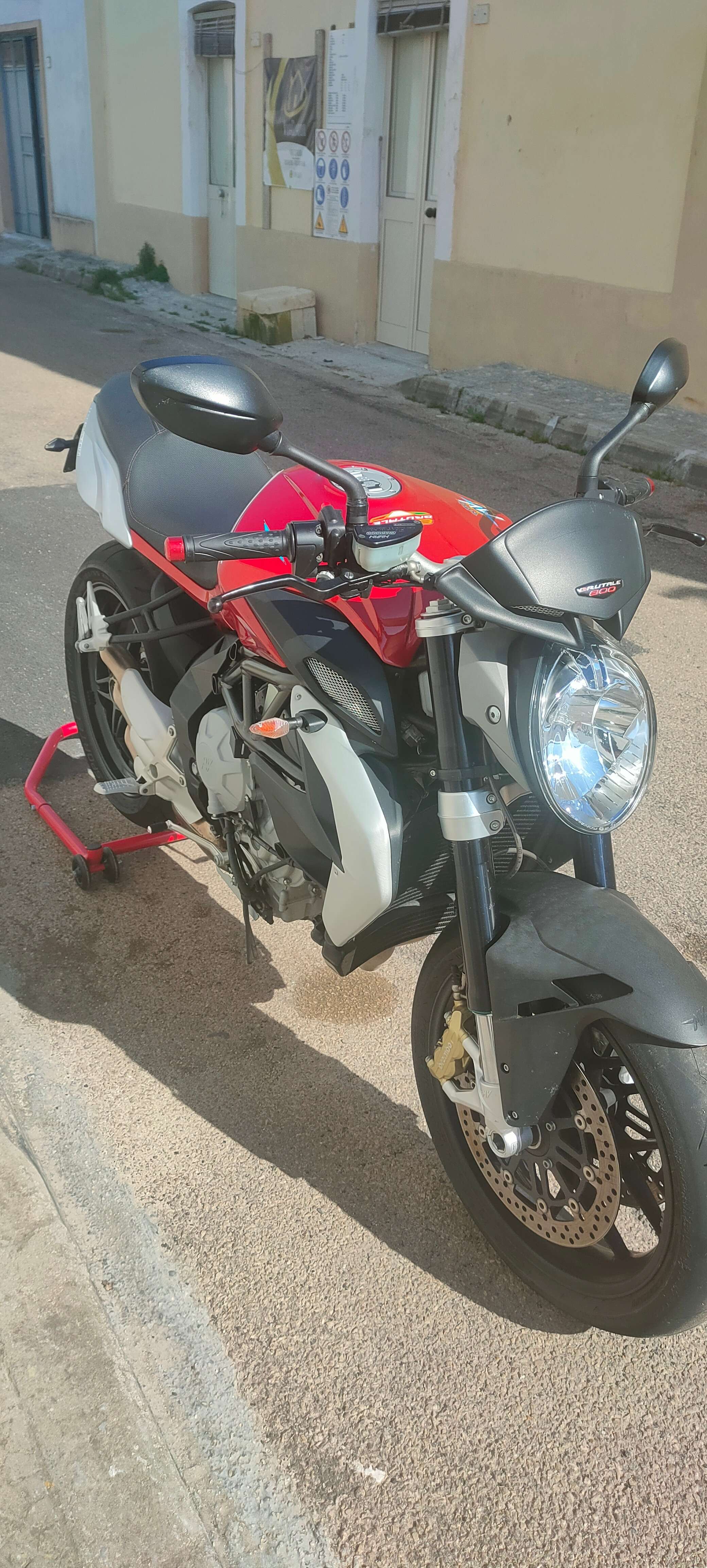 MV Agusta Brutale 800