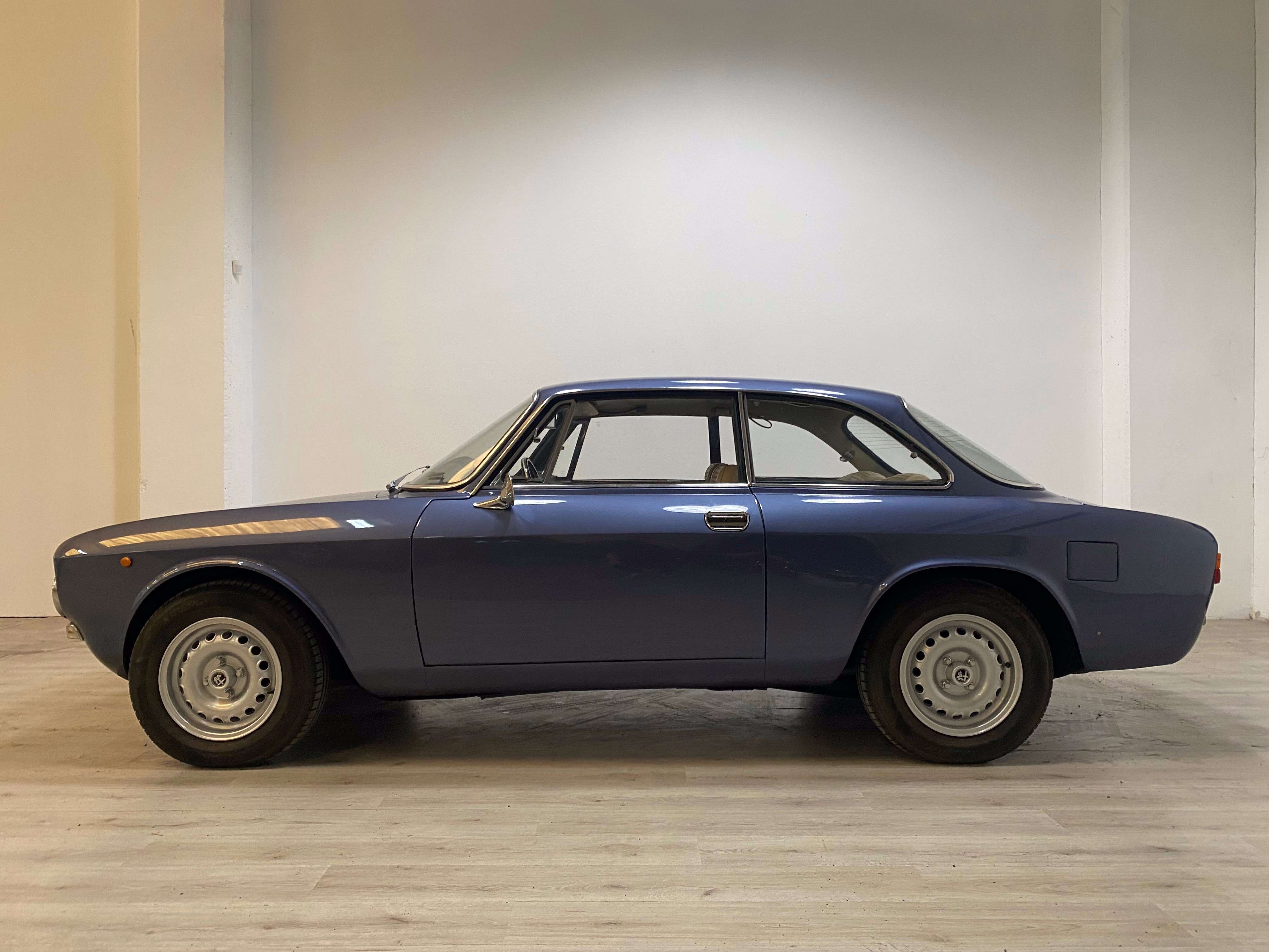 Alfa Romeo GT2000 Veloce * Blu Pervinca * Anche pezzi originali