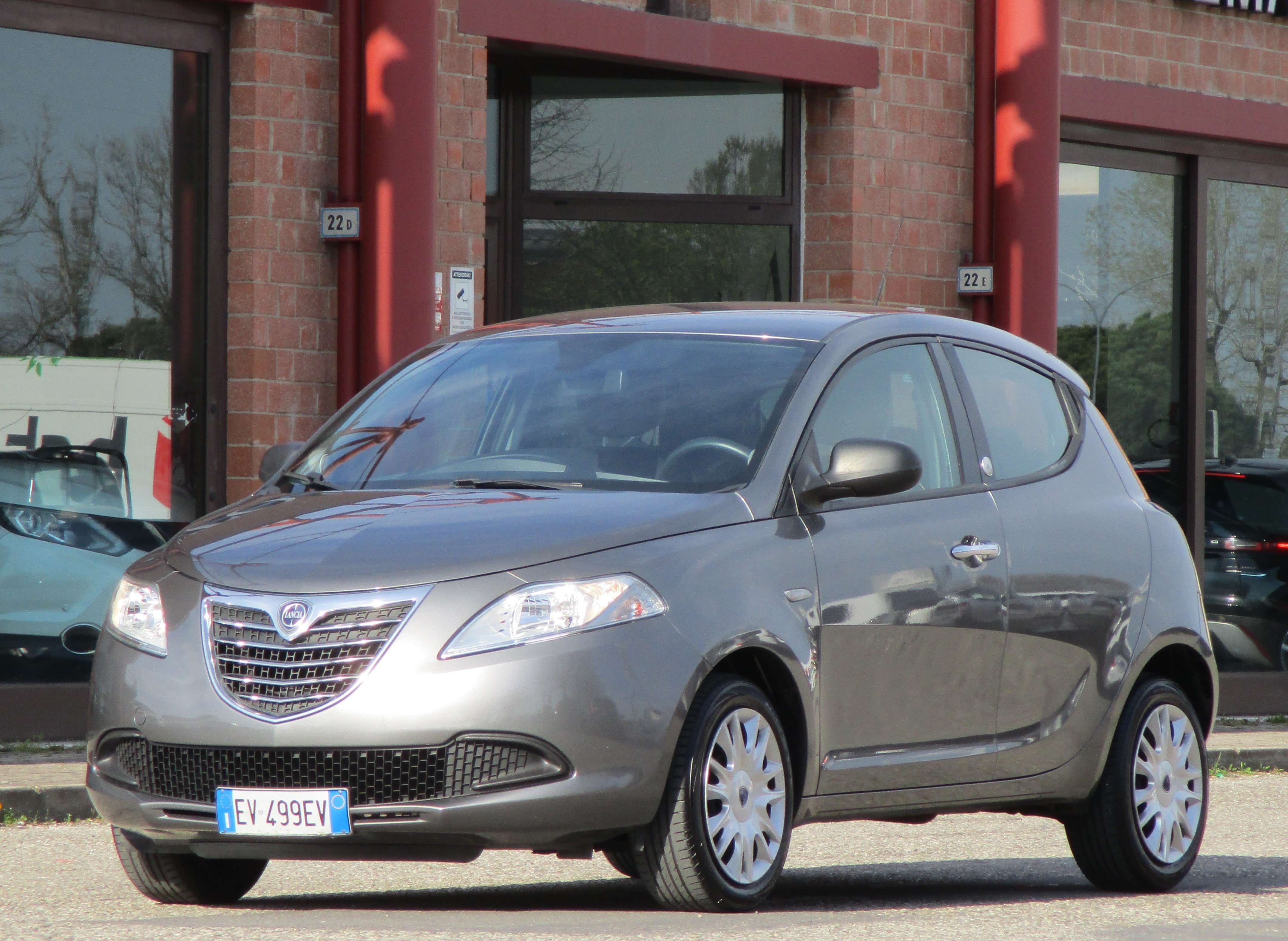 Lancia Ypsilon1.2 69 CV 5 porte GPL Ecochic Silver