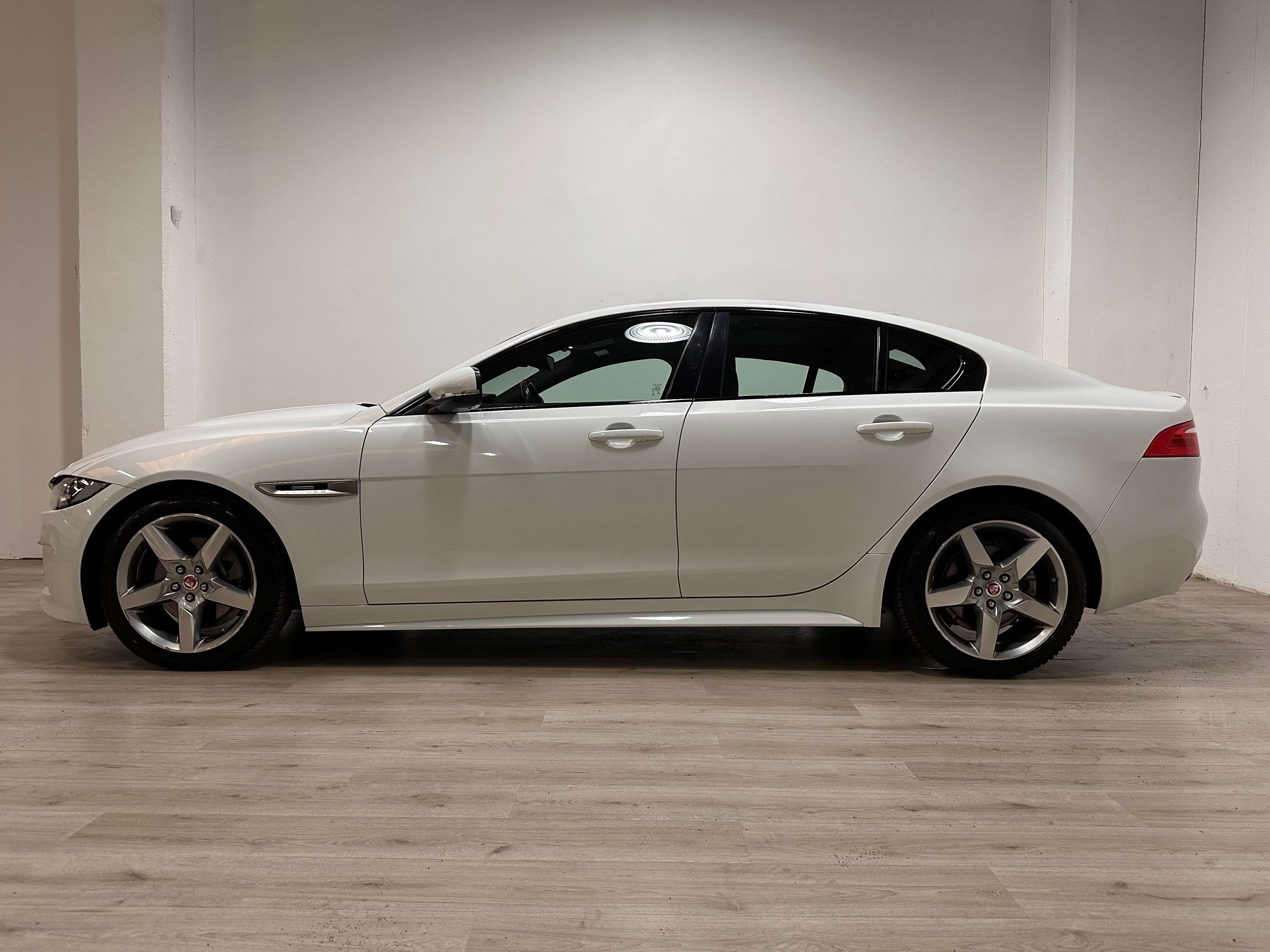 Jaguar XEXE 2.0d i4 R-Sport 180cv auto my18