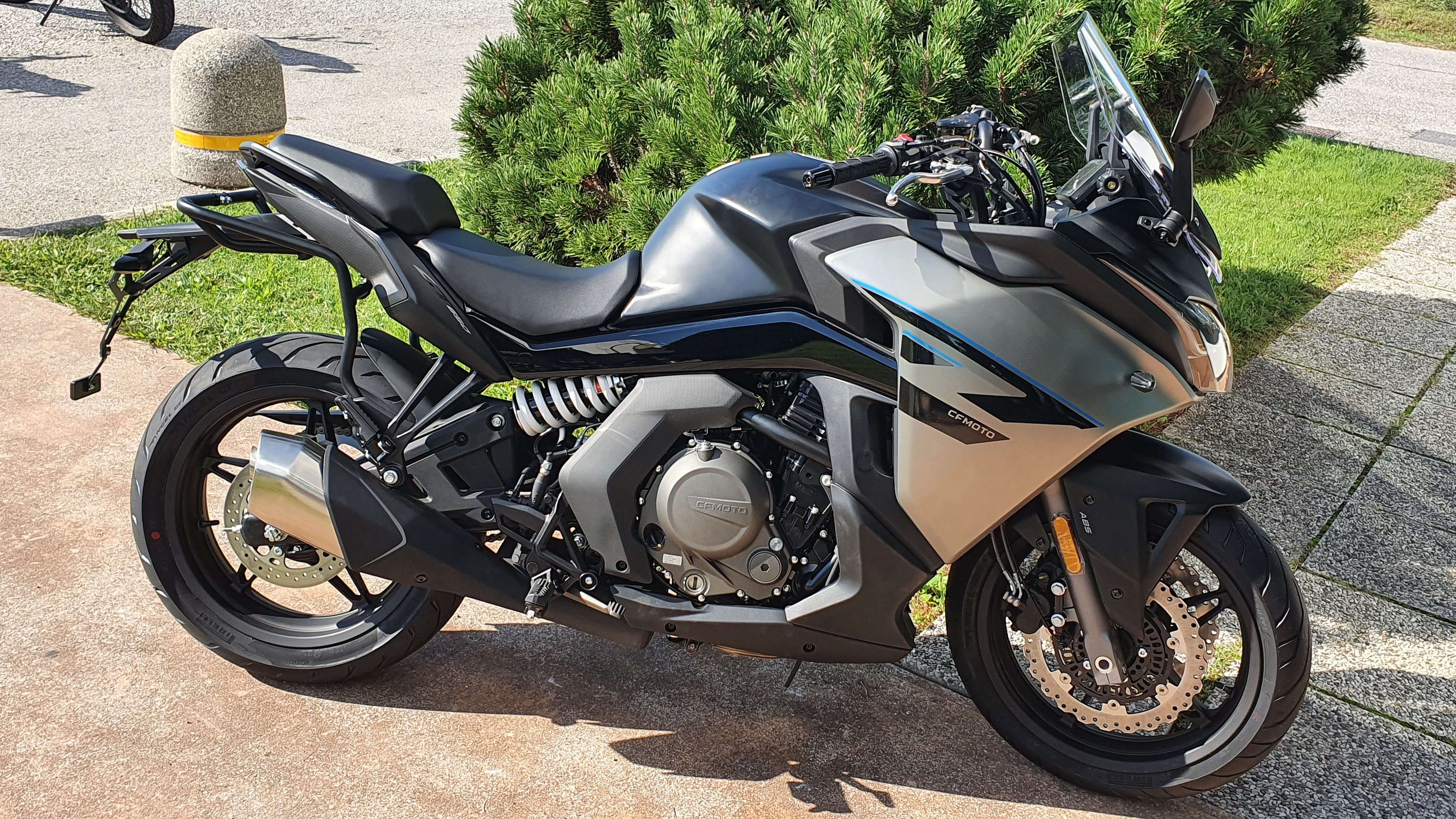 CF Moto 650GTBlack edition E5