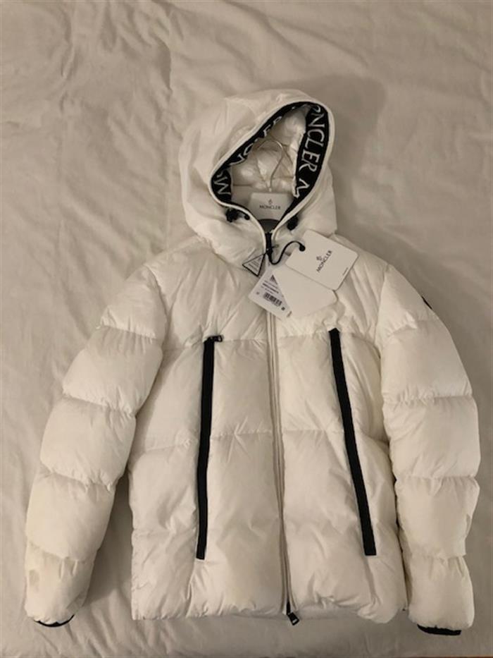 PIUMINO MONCLER COLORE BIANCO