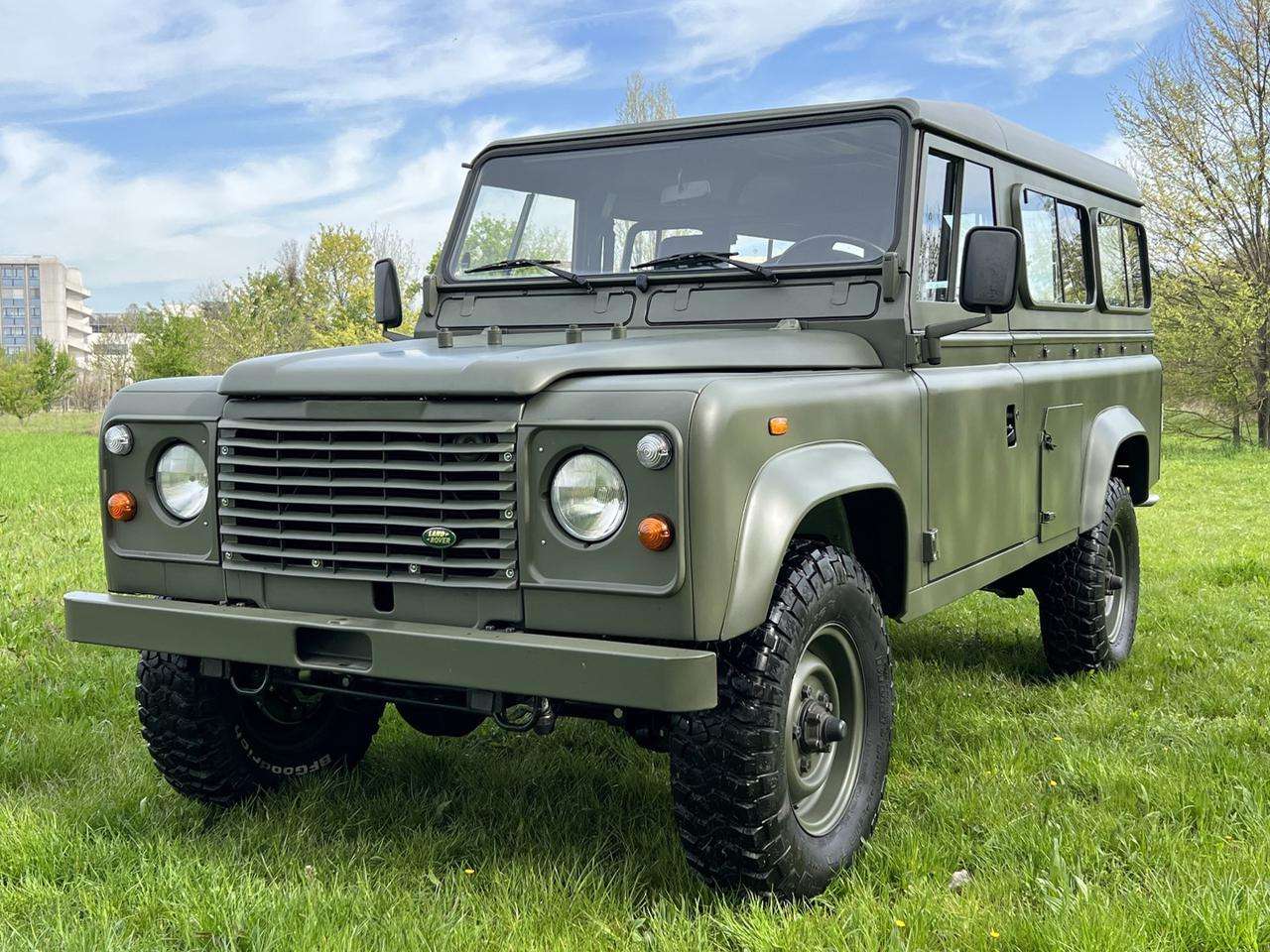 Land Rover Defender110 high capacity V8 vettura 8 posti