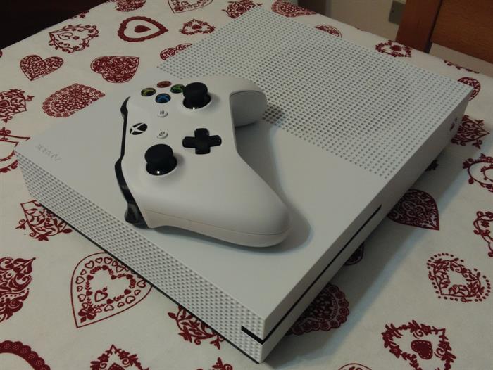 XBOX ONE S 2TB LIMITED EDITION