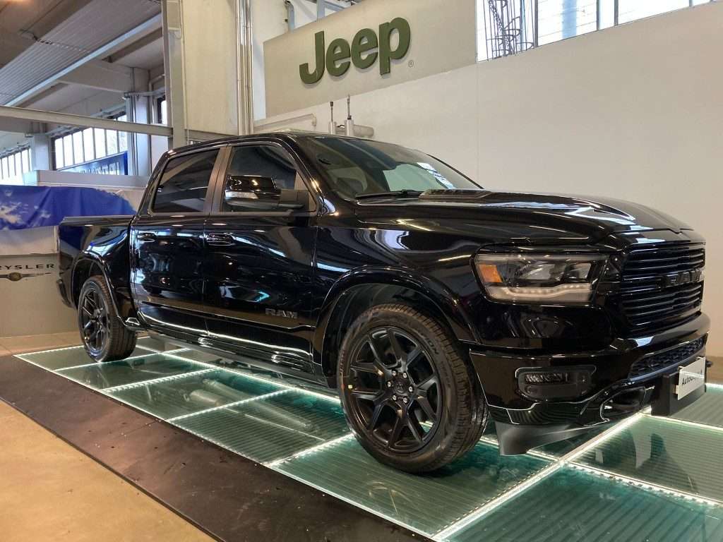 RAM 1500LARAMIE BLACK FULL+iva