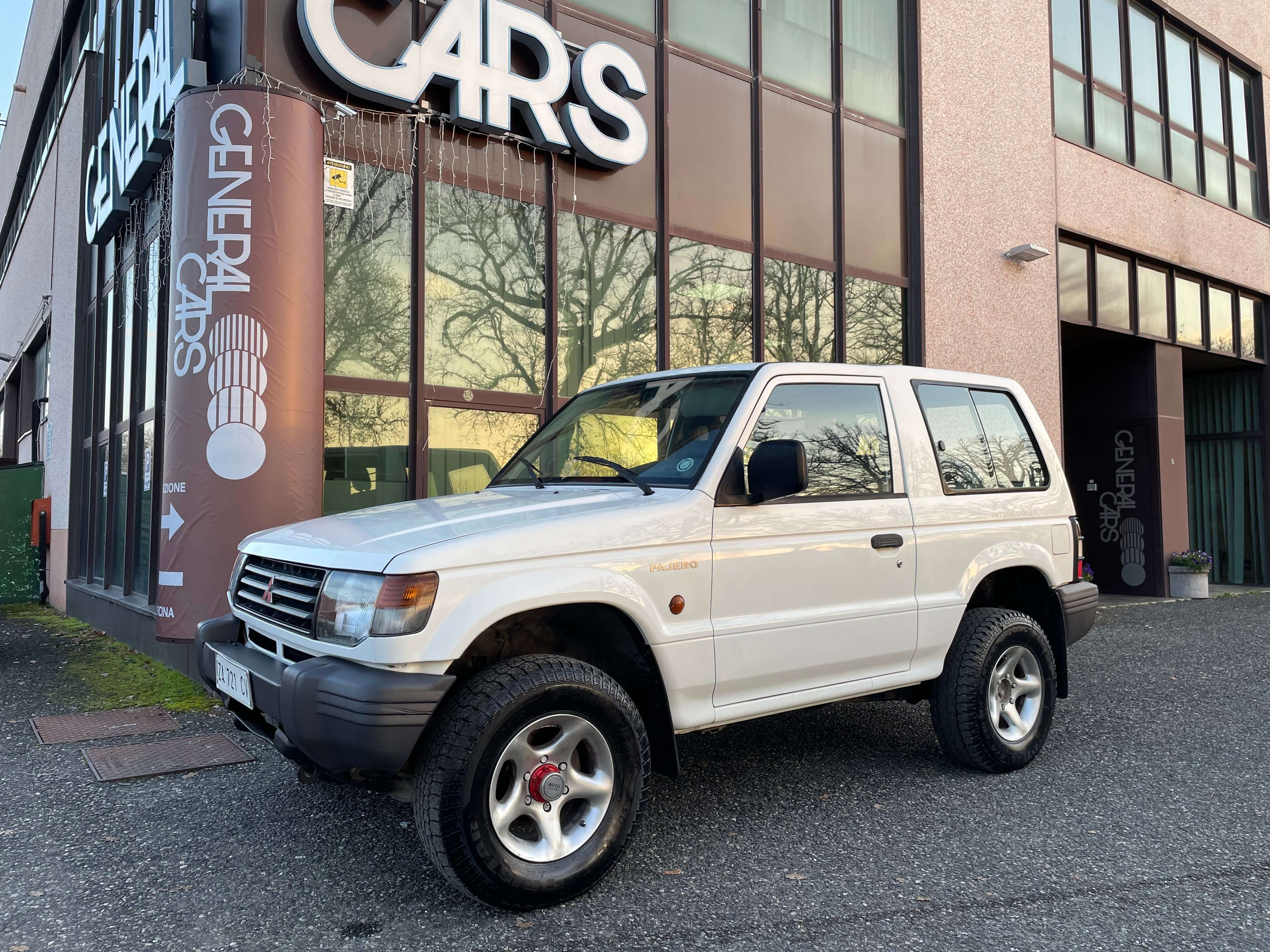 Mitsubishi PajeroMetal Top 2.5 tdi GLS autocarro *GANCIO TRAINO*