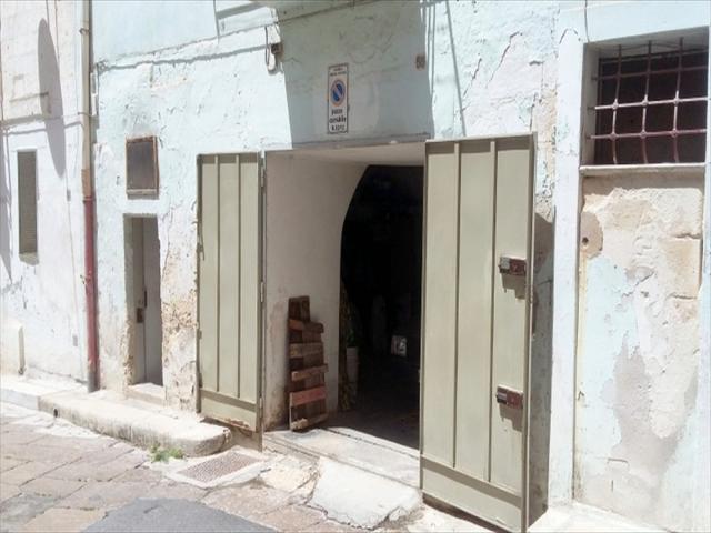 Garage in vendita a gravina in puglia centro storico