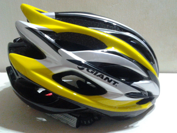 CASCO GIANT BICI CORSA O MTB, M/L 58/63CENTIMETRI, NUOVO