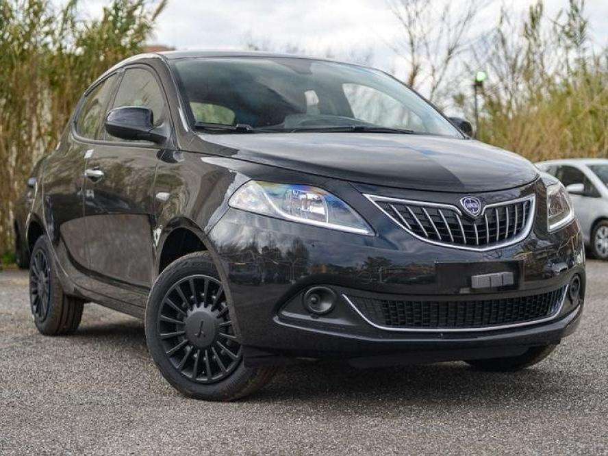 Lancia Ypsilon1.0 Hybrid 70cv Silver 36 Rate da 160,88 Euro