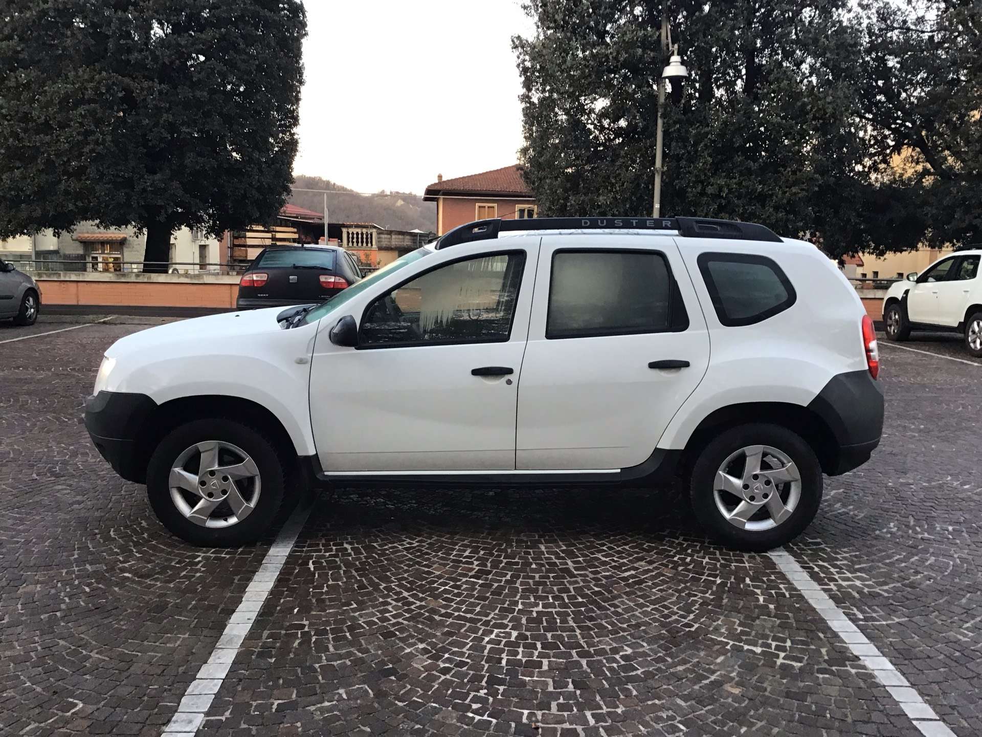 Dacia Duster1.6 LAUREATE 4x4  GPL 105 CV   GANCIO DI TRAINO