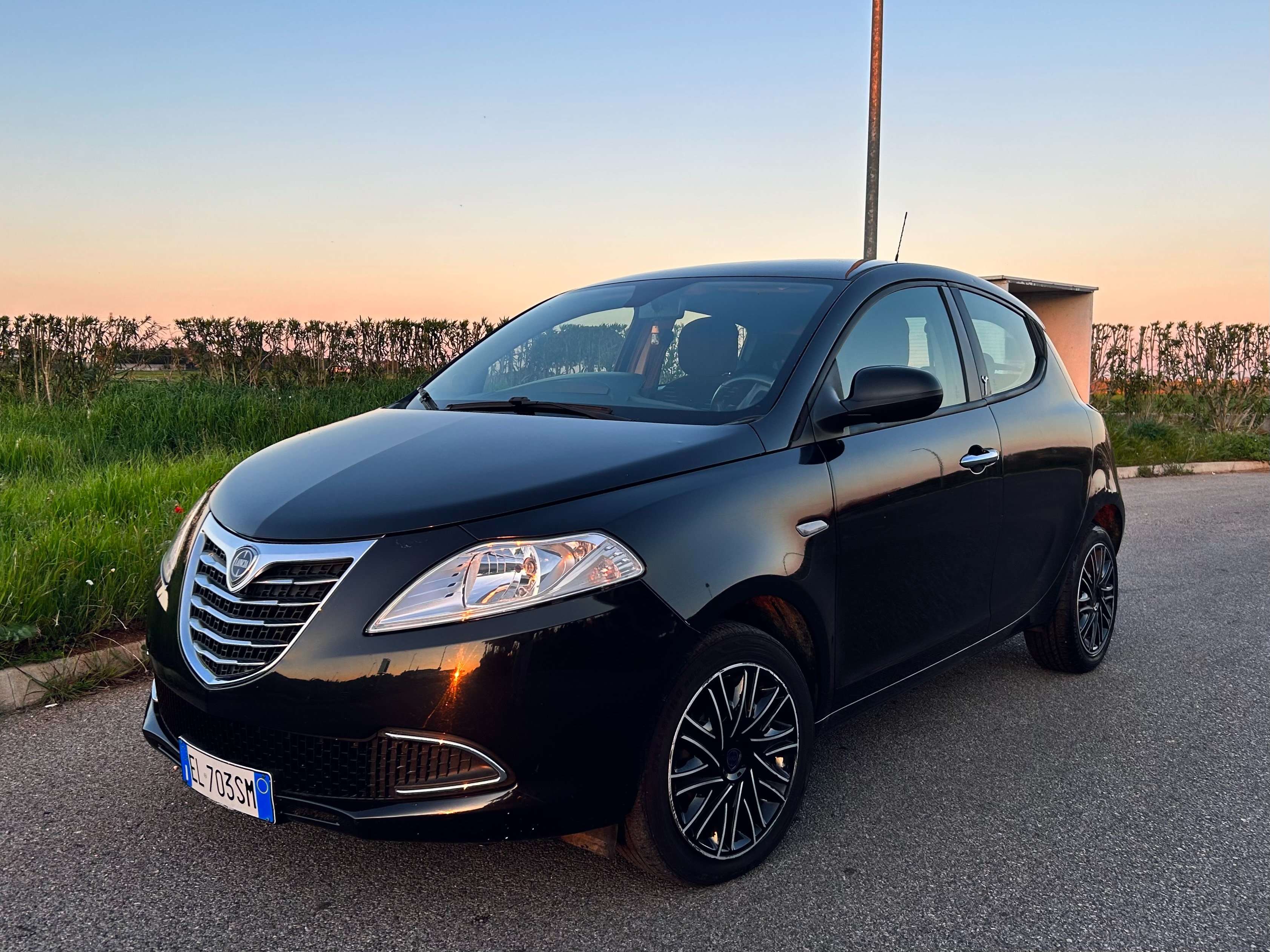 Lancia YpsilonYpsilon 1.3 mjt Black