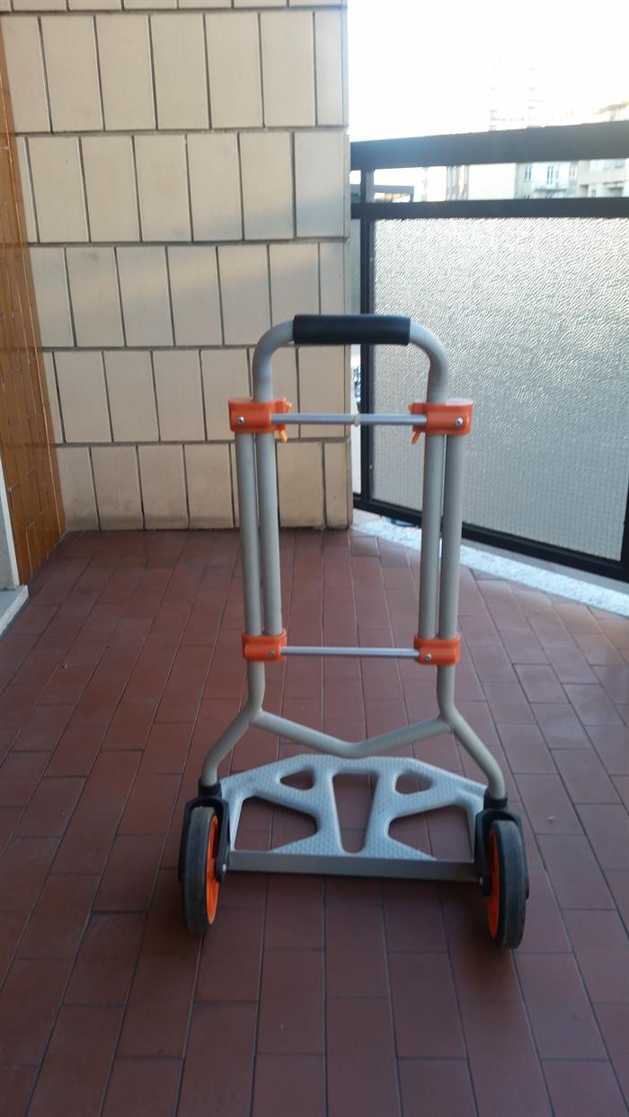 CARRELLO PORTA PACCHI