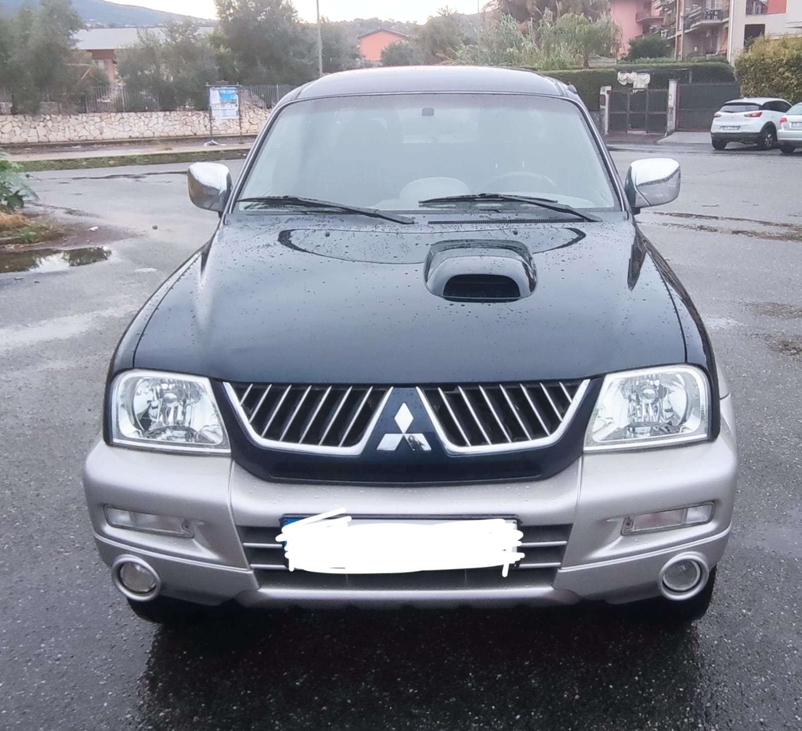 Mitsubishi L200d.cab 2.5 tdi Intense 4wd 115cv unico propri