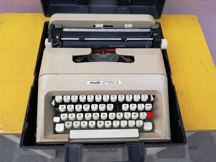 MACCHINA DA SCRIVERE OLIVETTI LETTERA 35