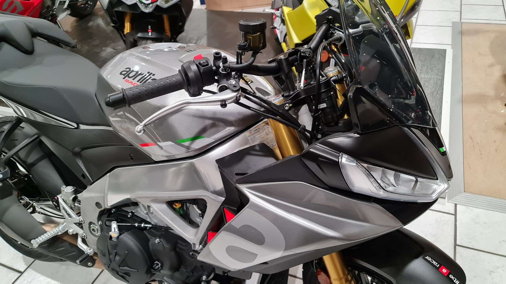 Aprilia Tuonotouring 1100