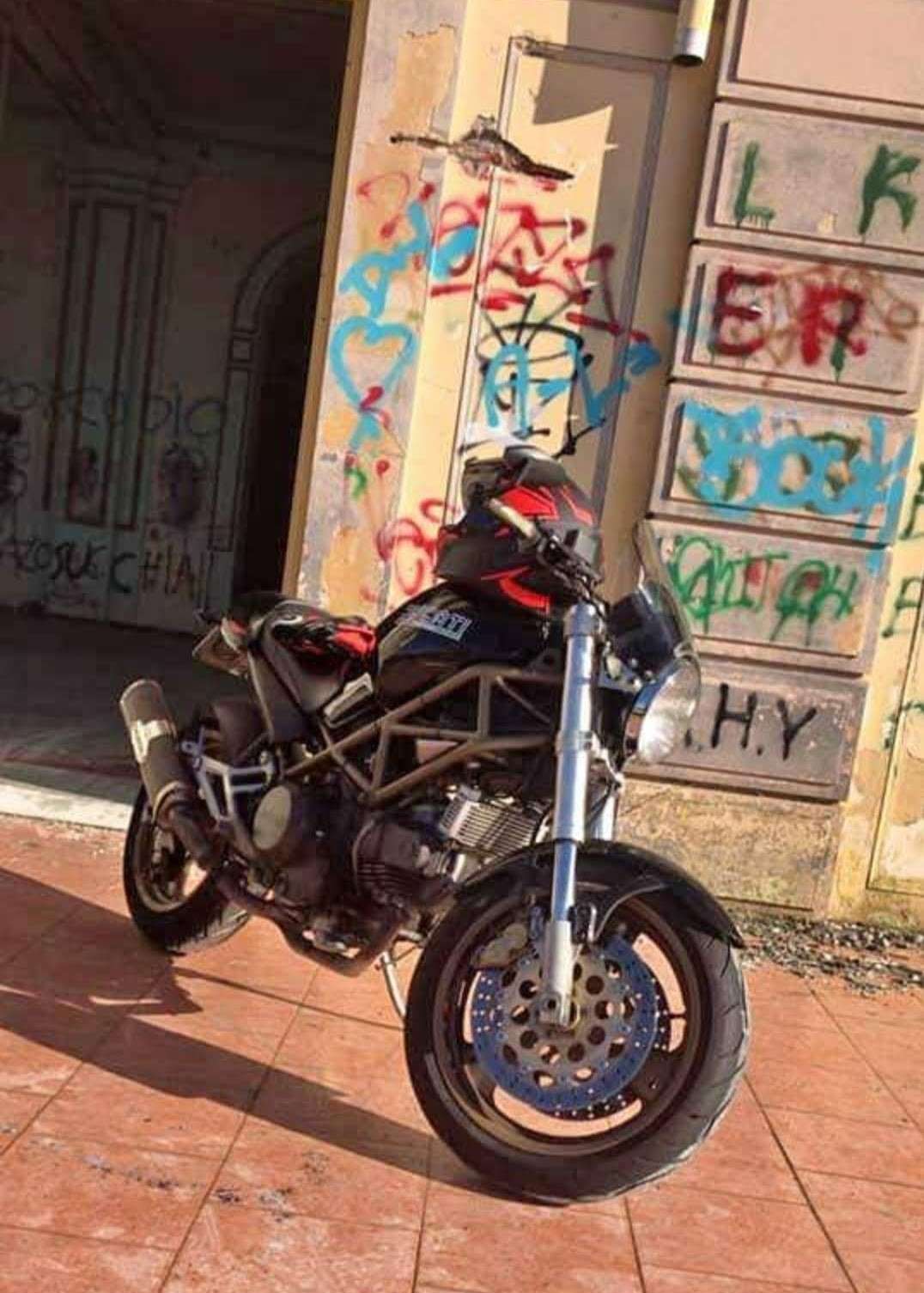 Ducati Monster 750