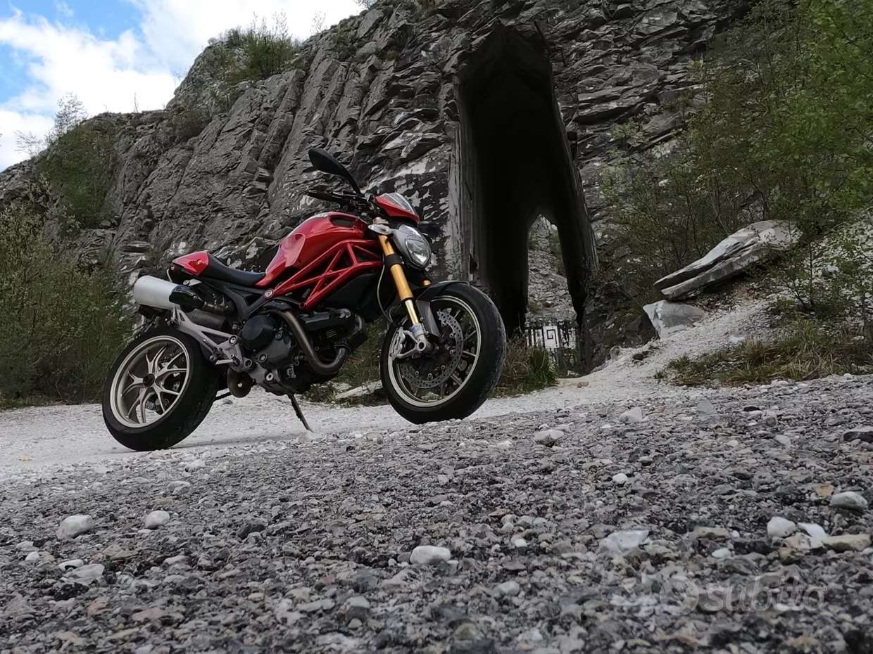 Ducati Monster 1100s