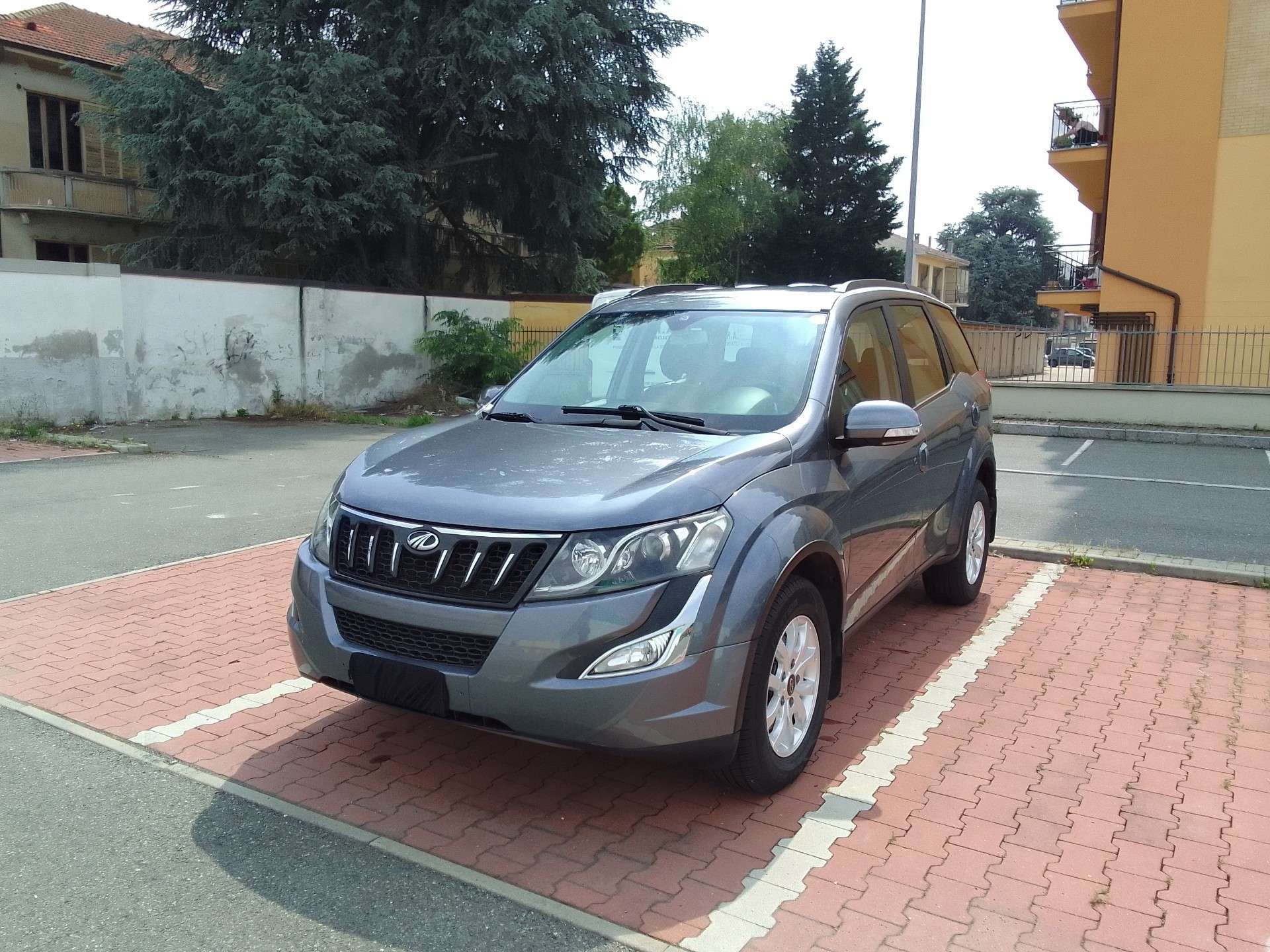 Mahindra XUV5002.2 16v awd 7p.ti M1 E6